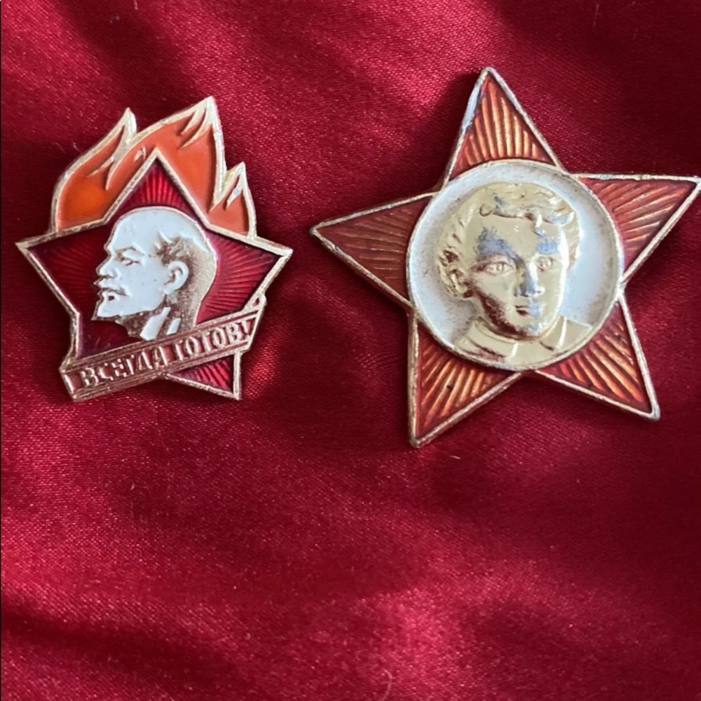 Soviet Union Pioner And Komsomolez Pins - Gem
